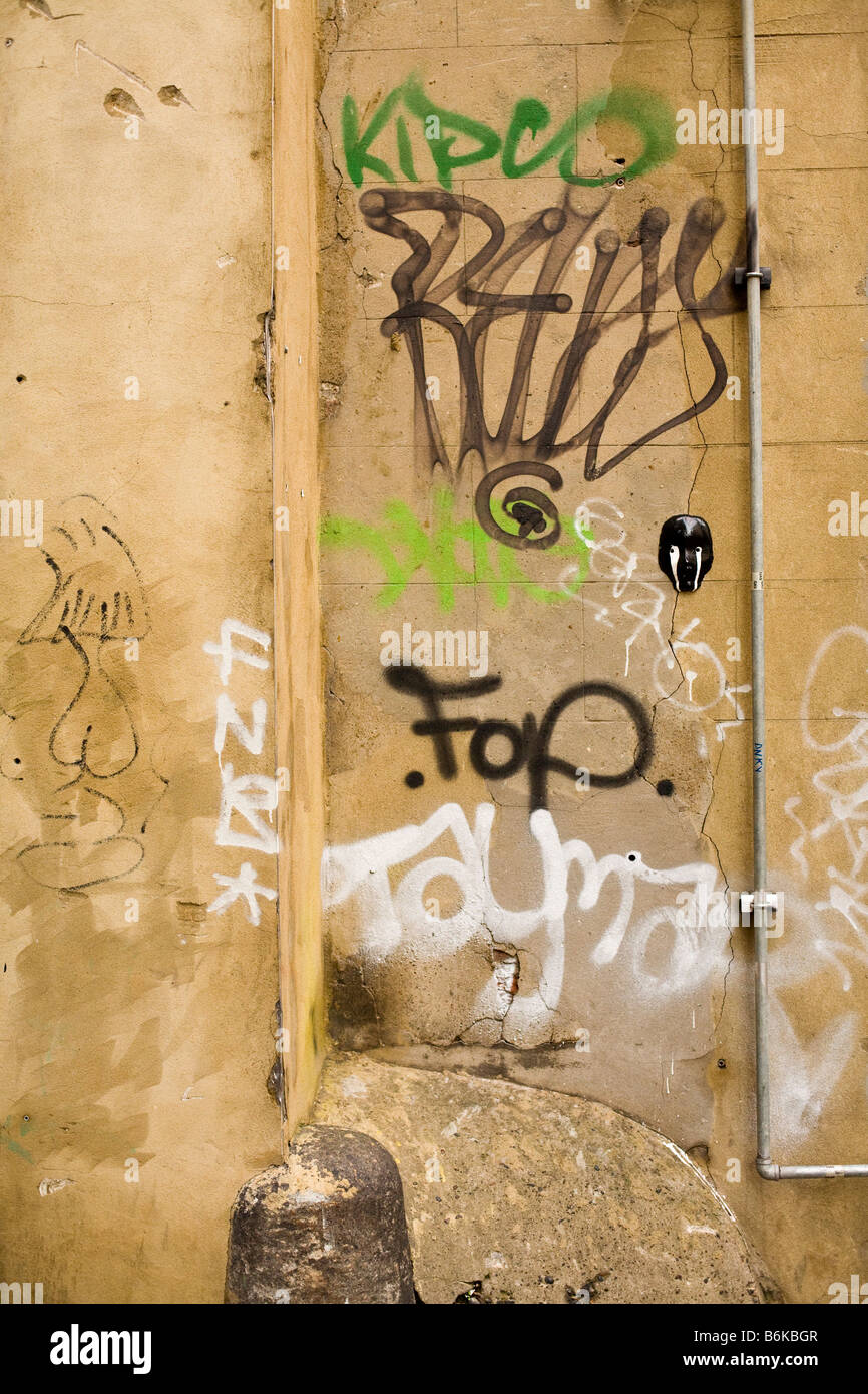 graffiti on side of building Stock Photo - Alamy