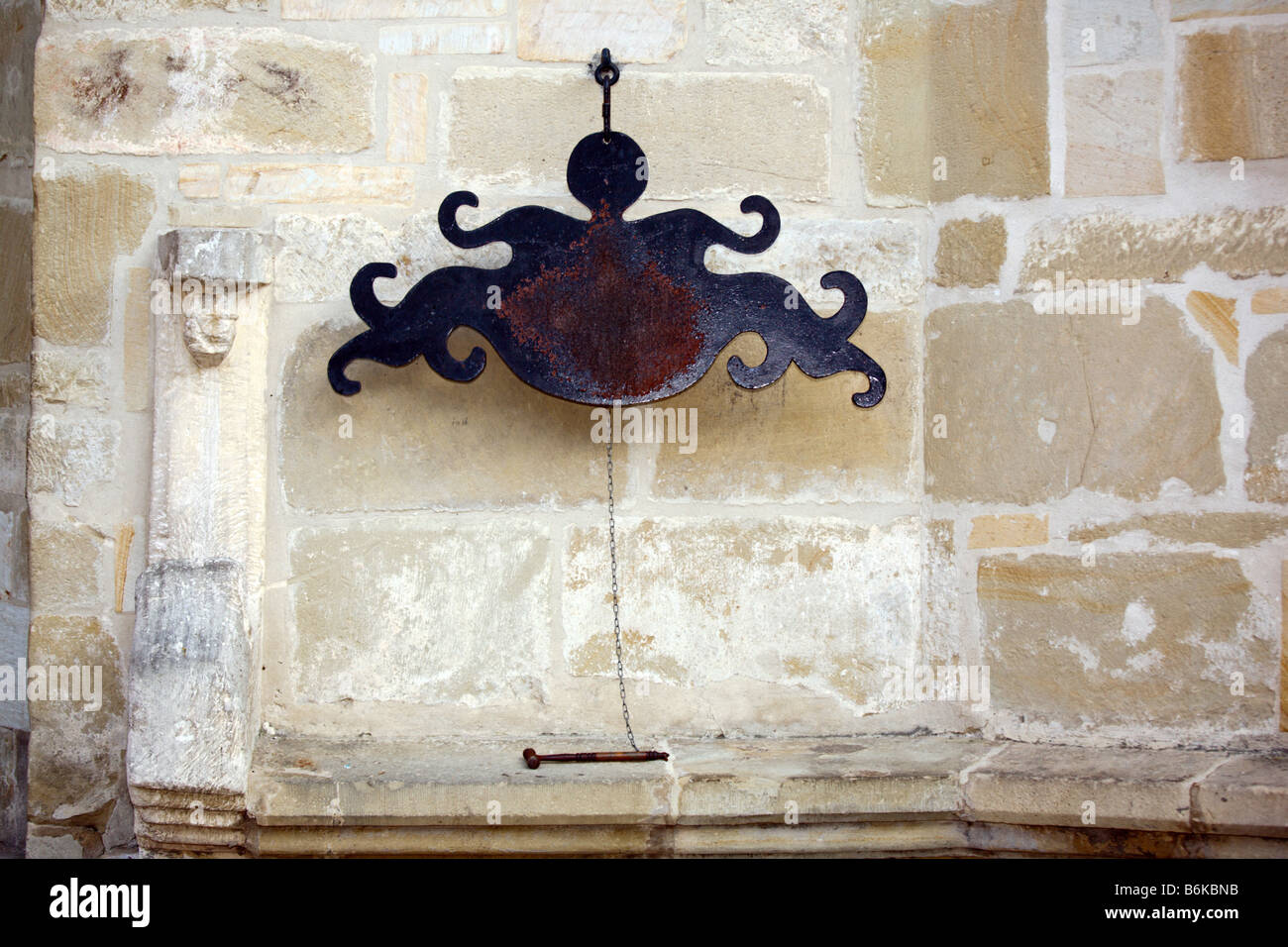 Prayer gong hi-res stock photography and images - Alamy