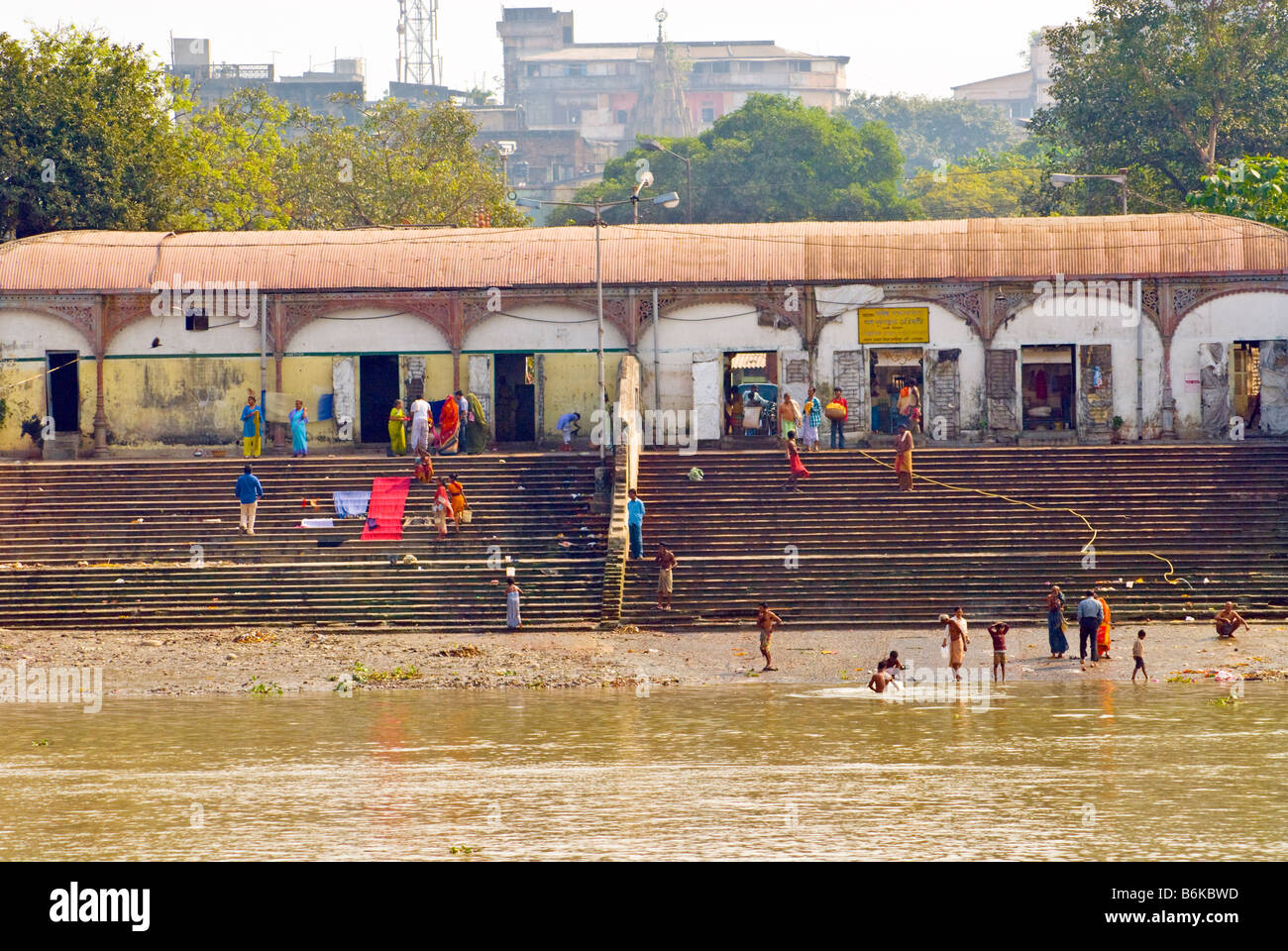 Kolkata bathing ghat hi-res stock photography and images - Alamy
