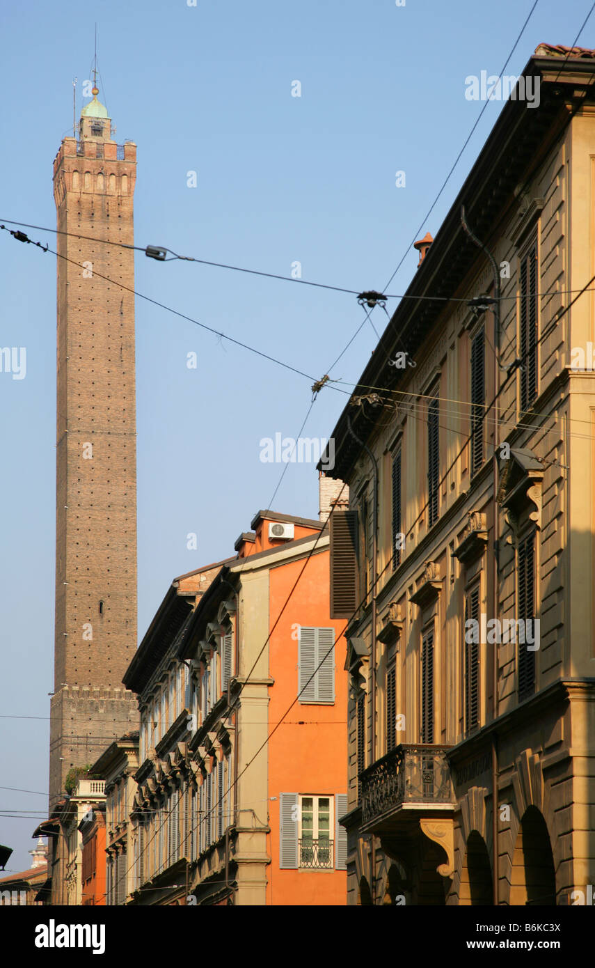 Due torre hi-res stock photography and images - Alamy