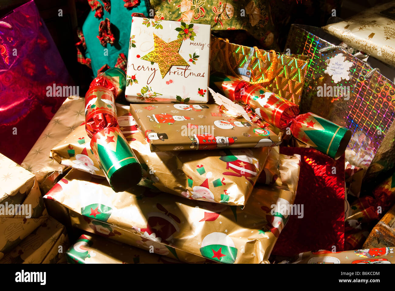 Christmas presents pile hi-res stock photography and images - Alamy