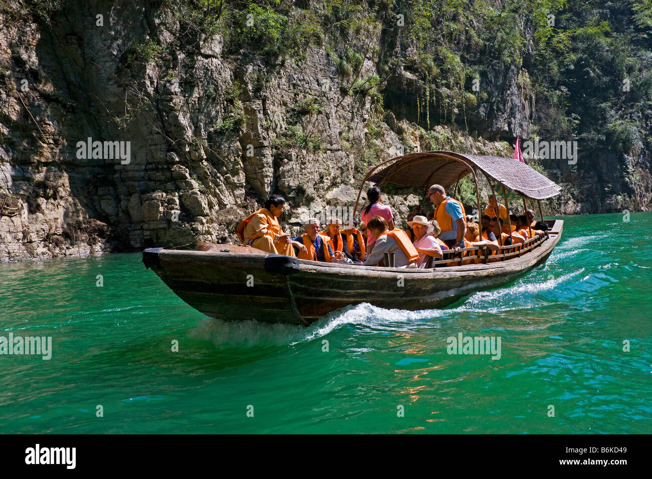 Three gorges cruise hi-res stock photography and images - Alamy