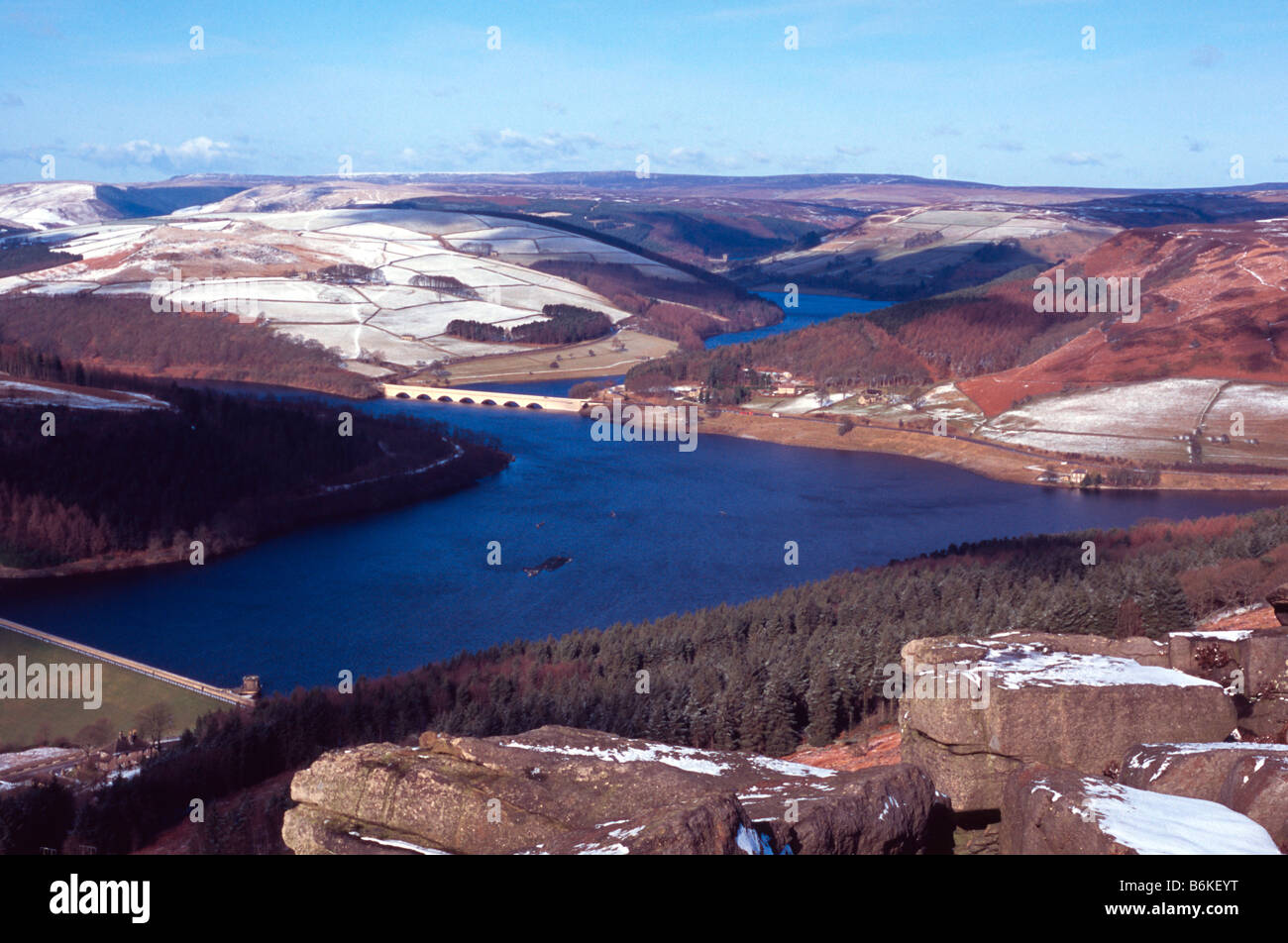 ladybower reservoir from bamford edge winter snow derbyshire peak ...