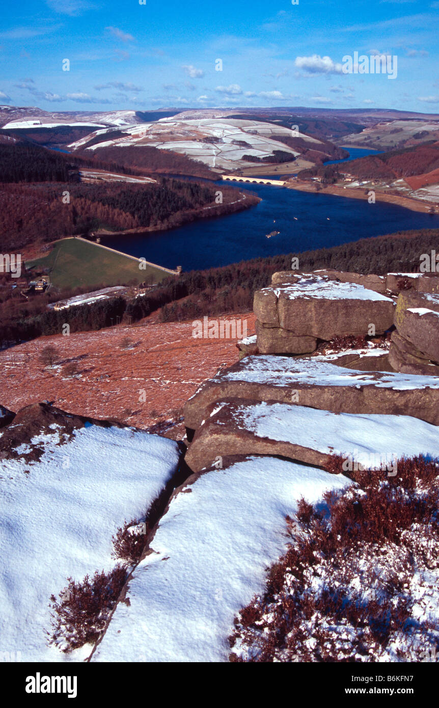 ladybower reservoir from bamford edge winter snow derbyshire peak ...