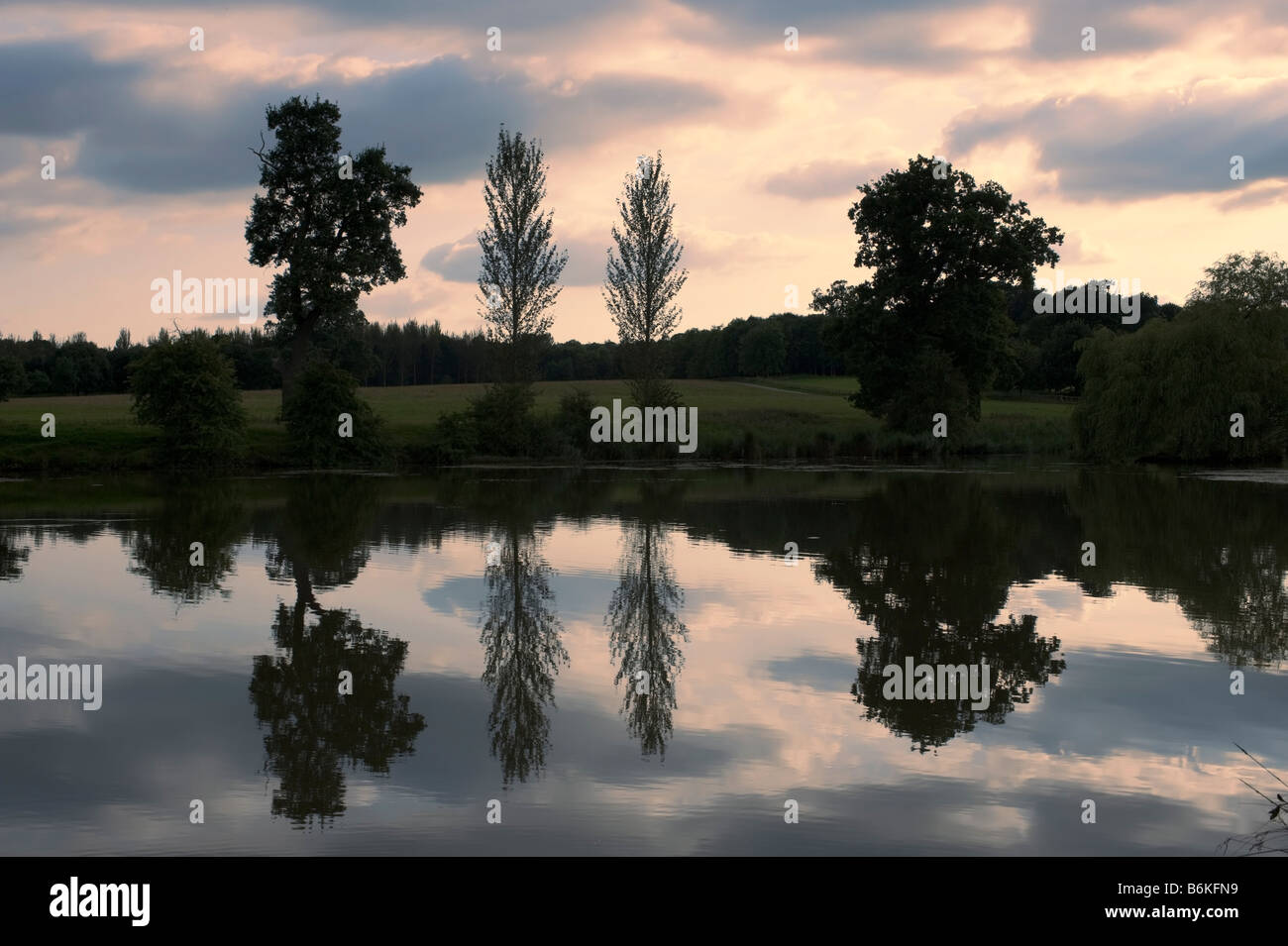 Nimbus clouds uk hi-res stock photography and images - Alamy
