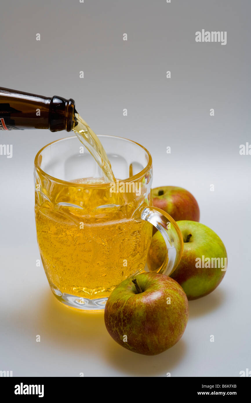 Cider in pint glass Stock Photo - Alamy