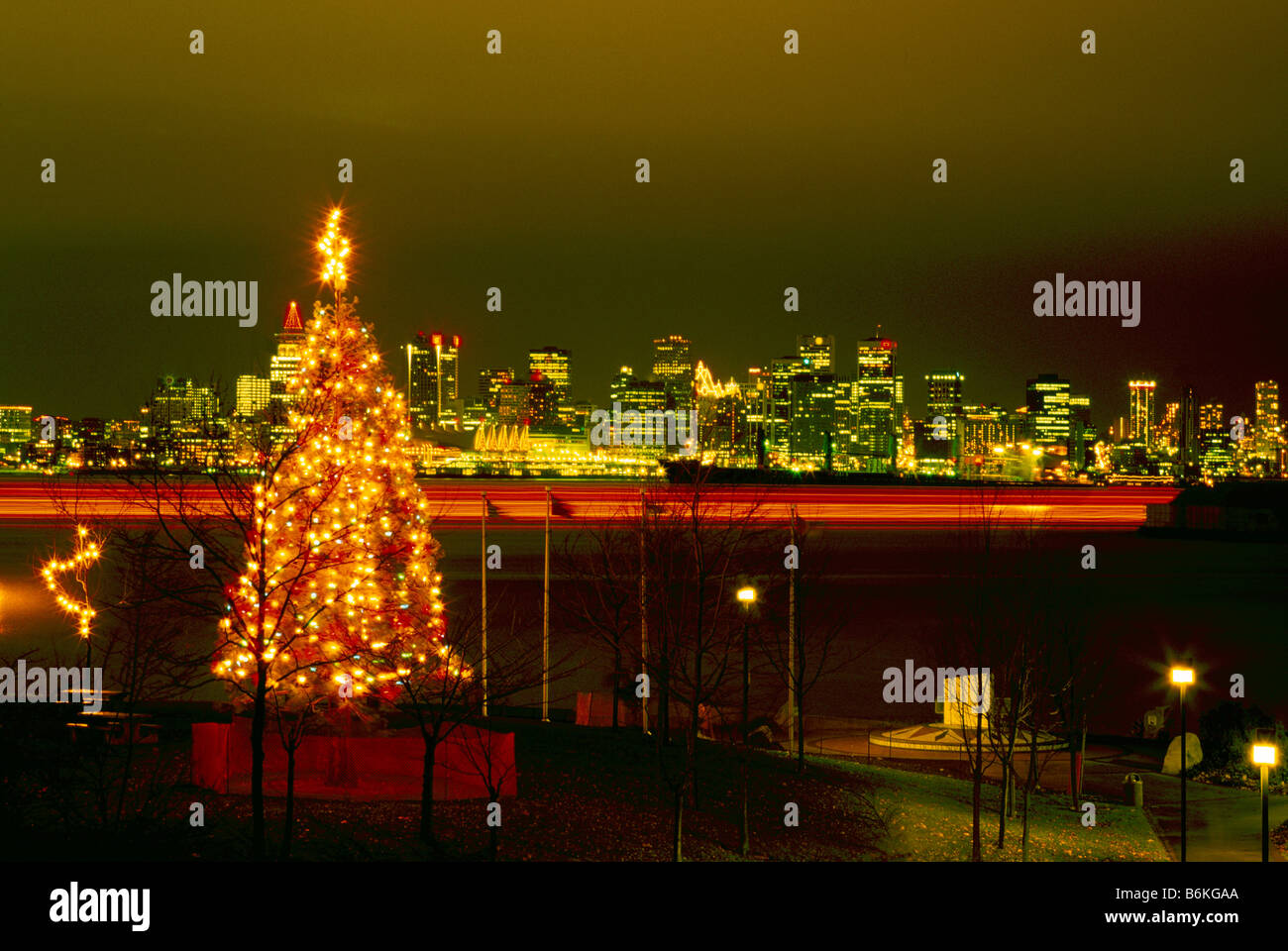 Christmas Tree Lights and the Downtown Waterfront Harbour and Skyline ...