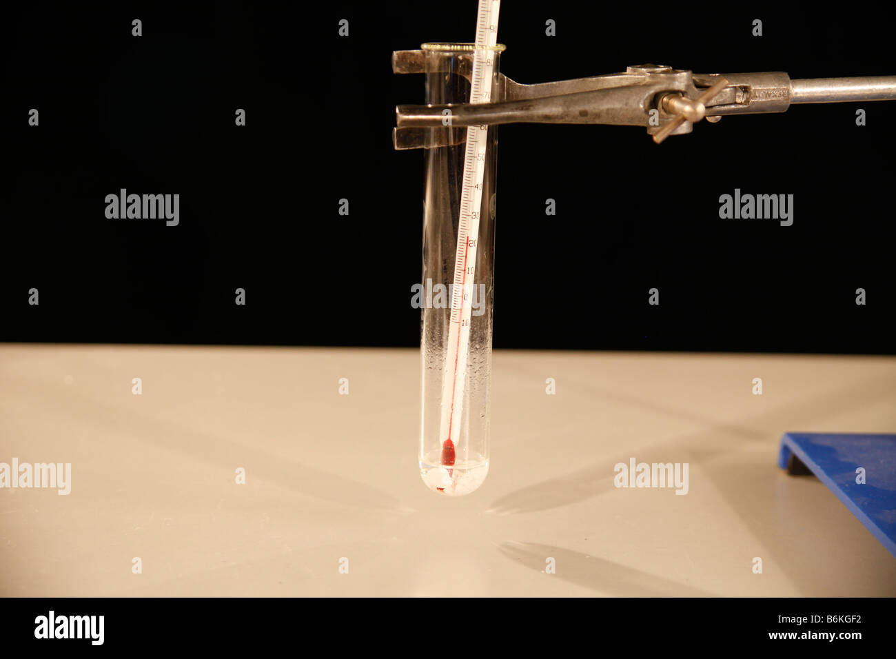 science laboratory equipment Stock Photo - Alamy