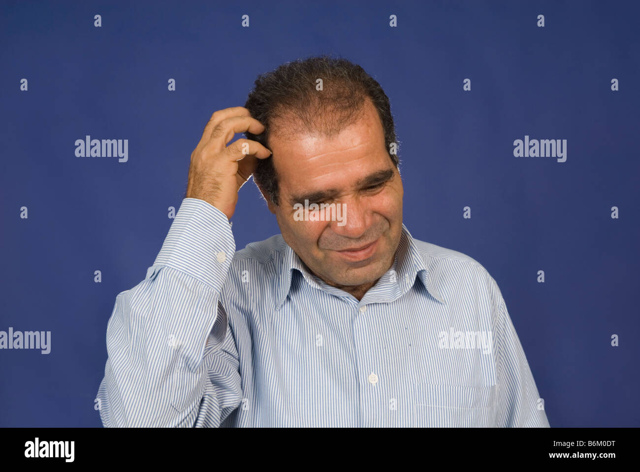 Itch scratching head hi-res stock photography and images - Alamy