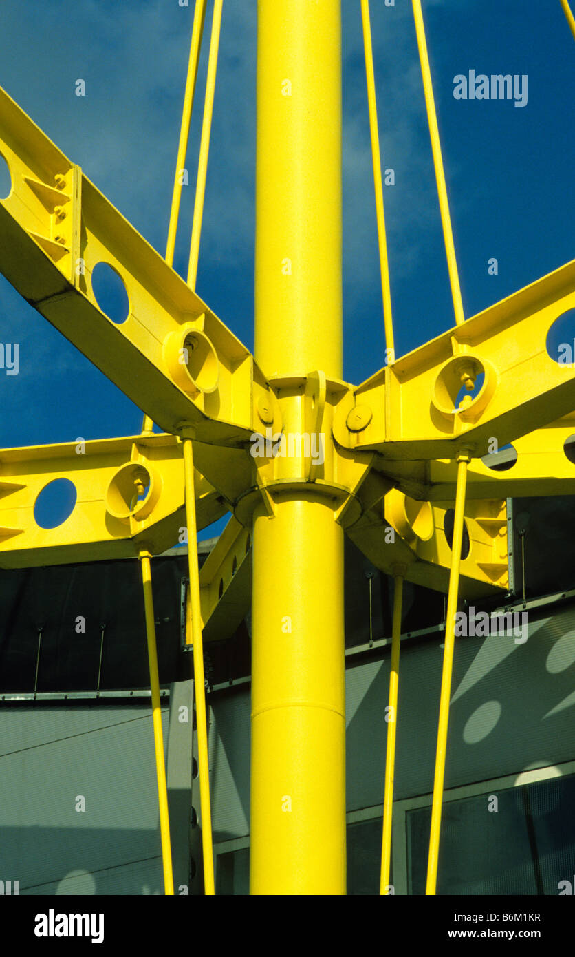 Detail of the modern Spectrum Building (formerly Renault office ...