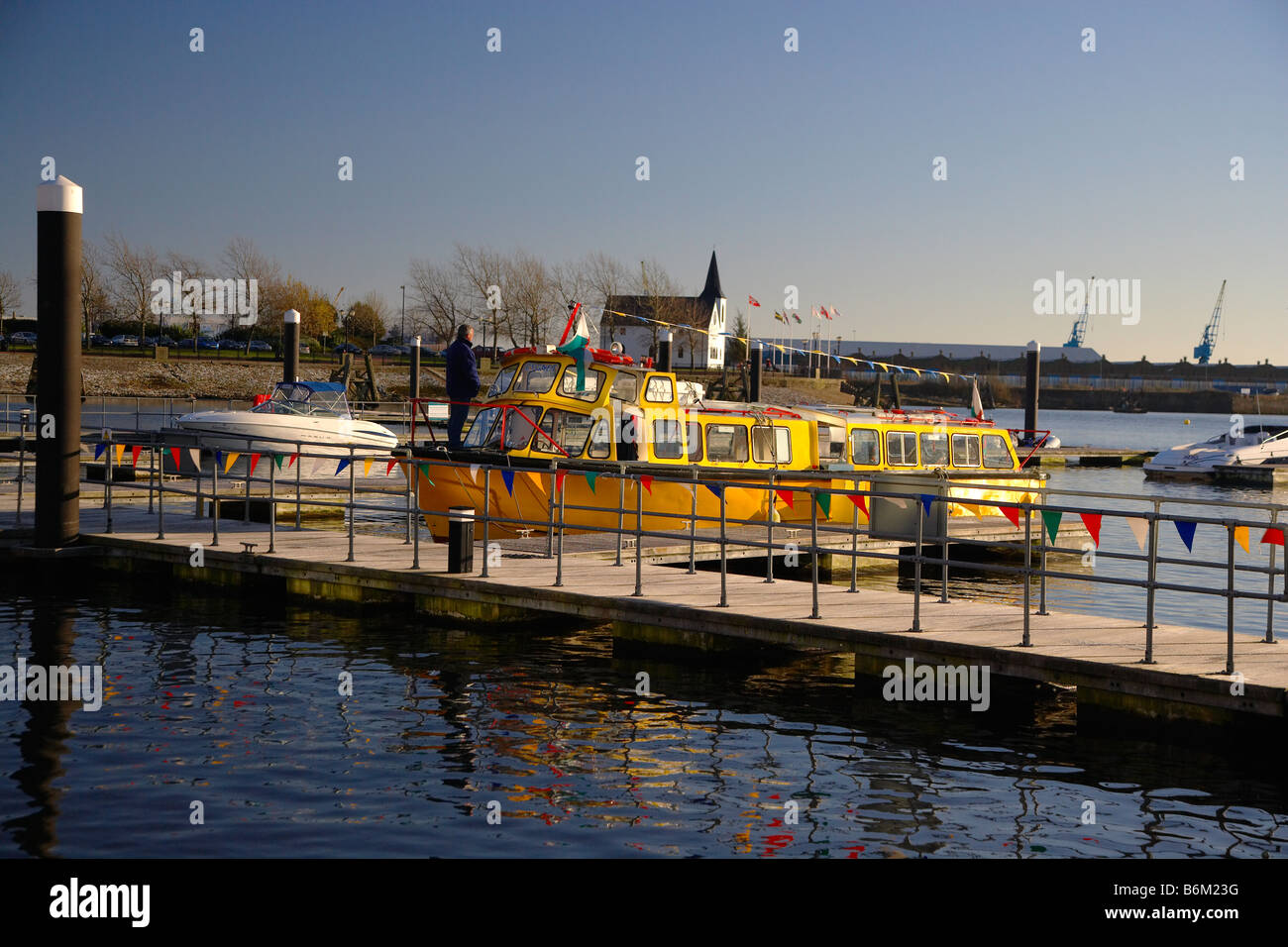 Cardiff taxi wales hi-res stock photography and images - Alamy