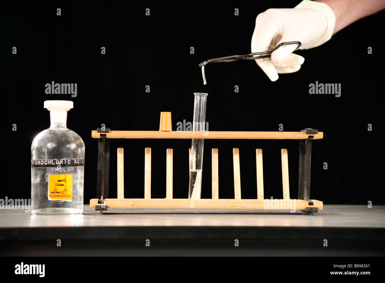 science laboratory equipment Stock Photo - Alamy