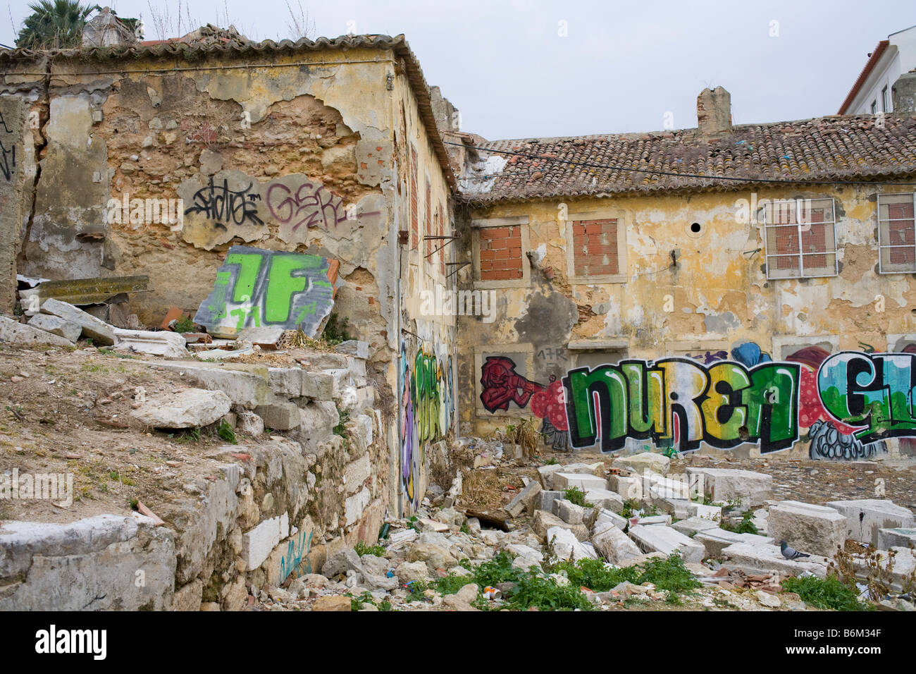 Rundown area hi-res stock photography and images - Alamy