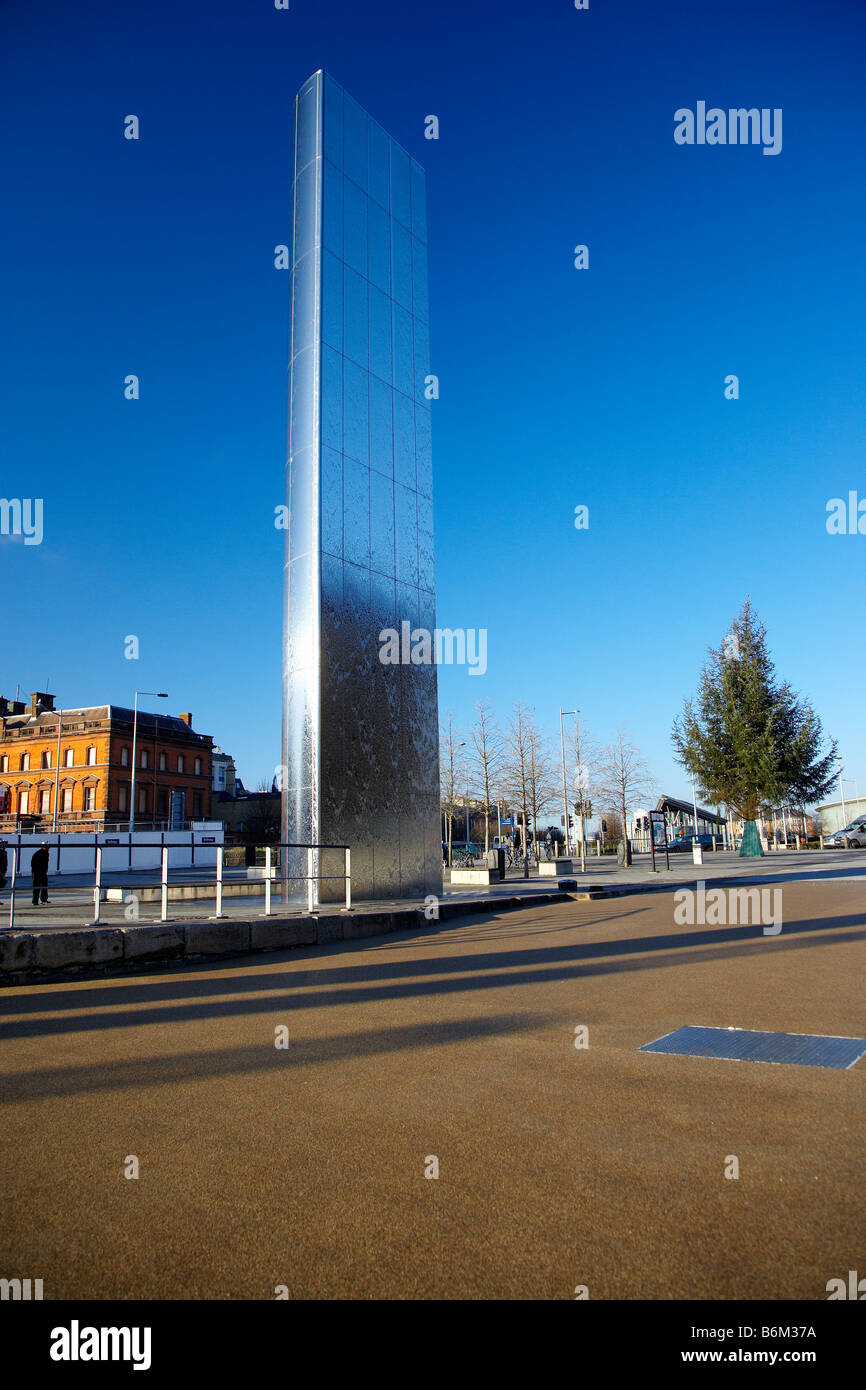 Water sculpture cardiff bay hi-res stock photography and images - Alamy