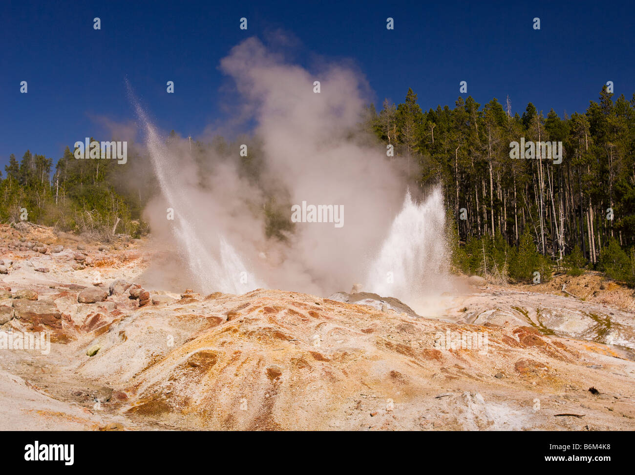 Steamboat geyser yellowstone erupt hi-res stock photography and images ...