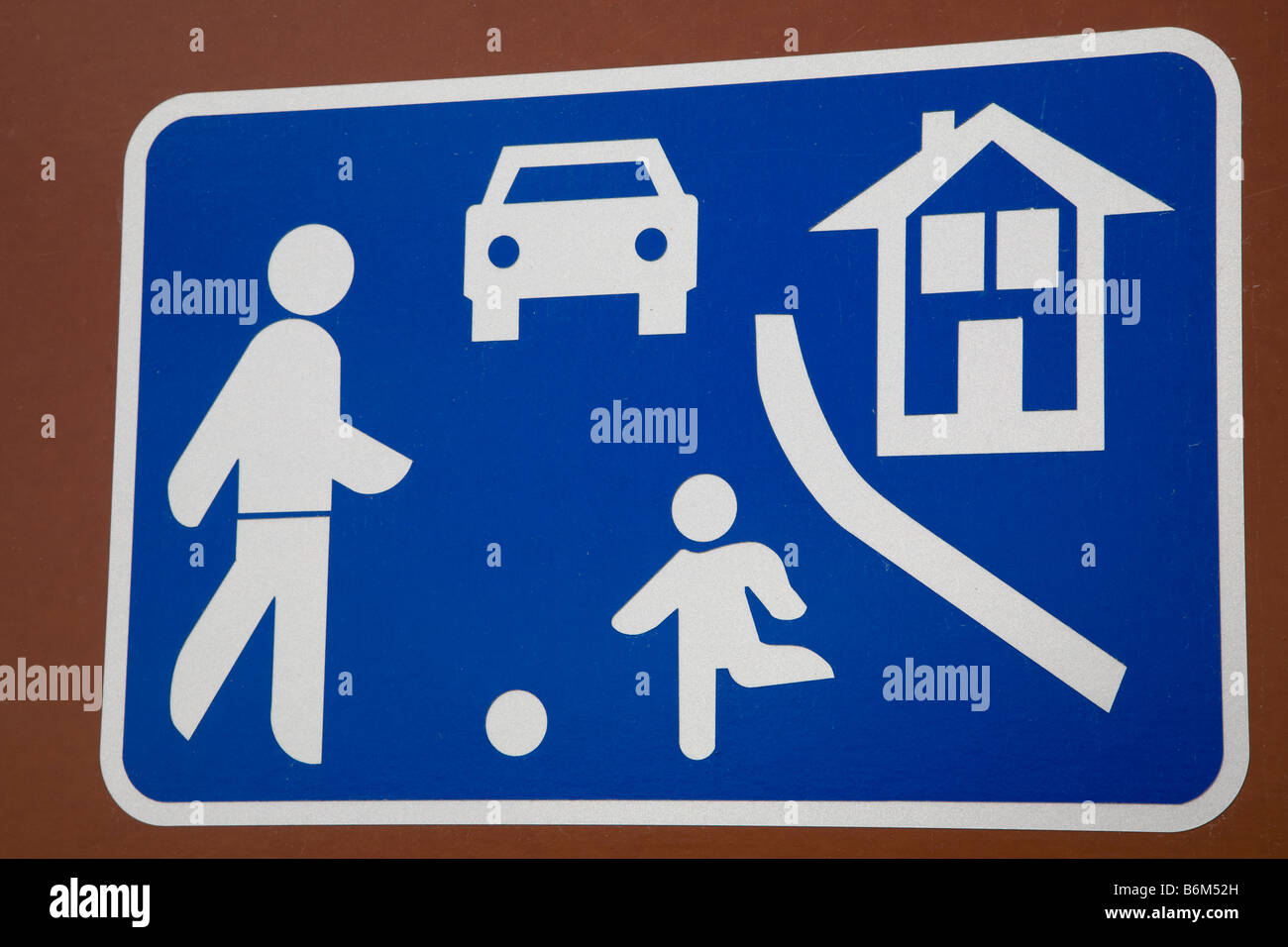 Family road sign hi-res stock photography and images - Alamy