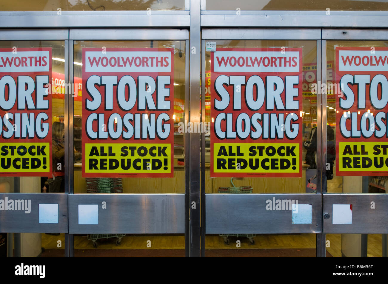 Store closing poster hi-res stock photography and images - Alamy
