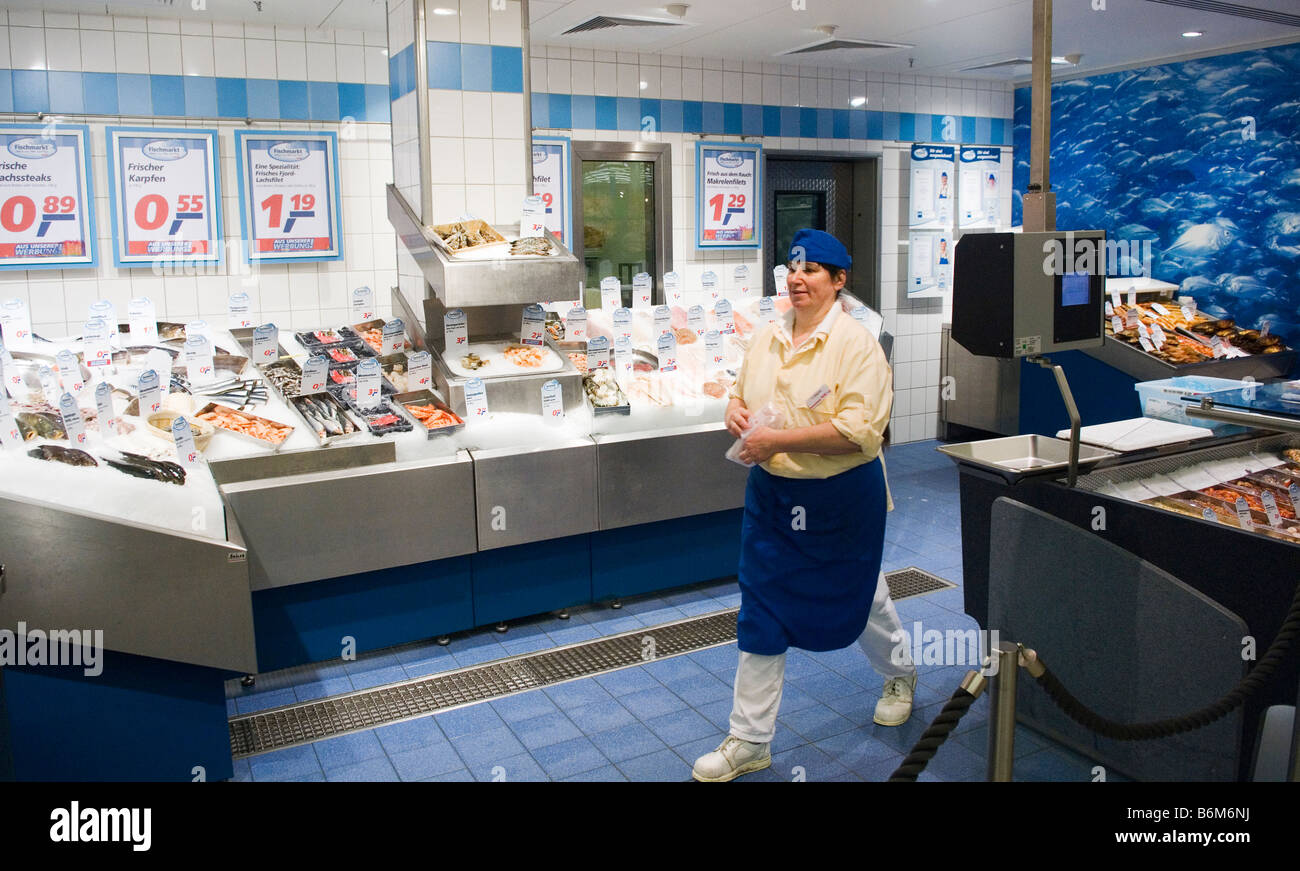 Supermarket Fish Counter High Resolution Stock Photography and Images ...