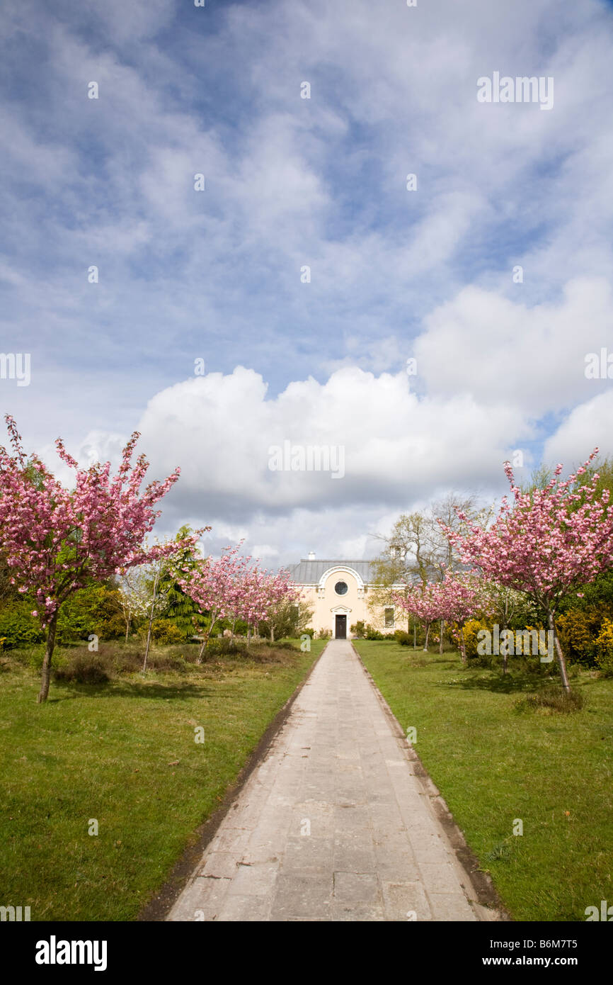 New england church spring hi-res stock photography and images - Alamy