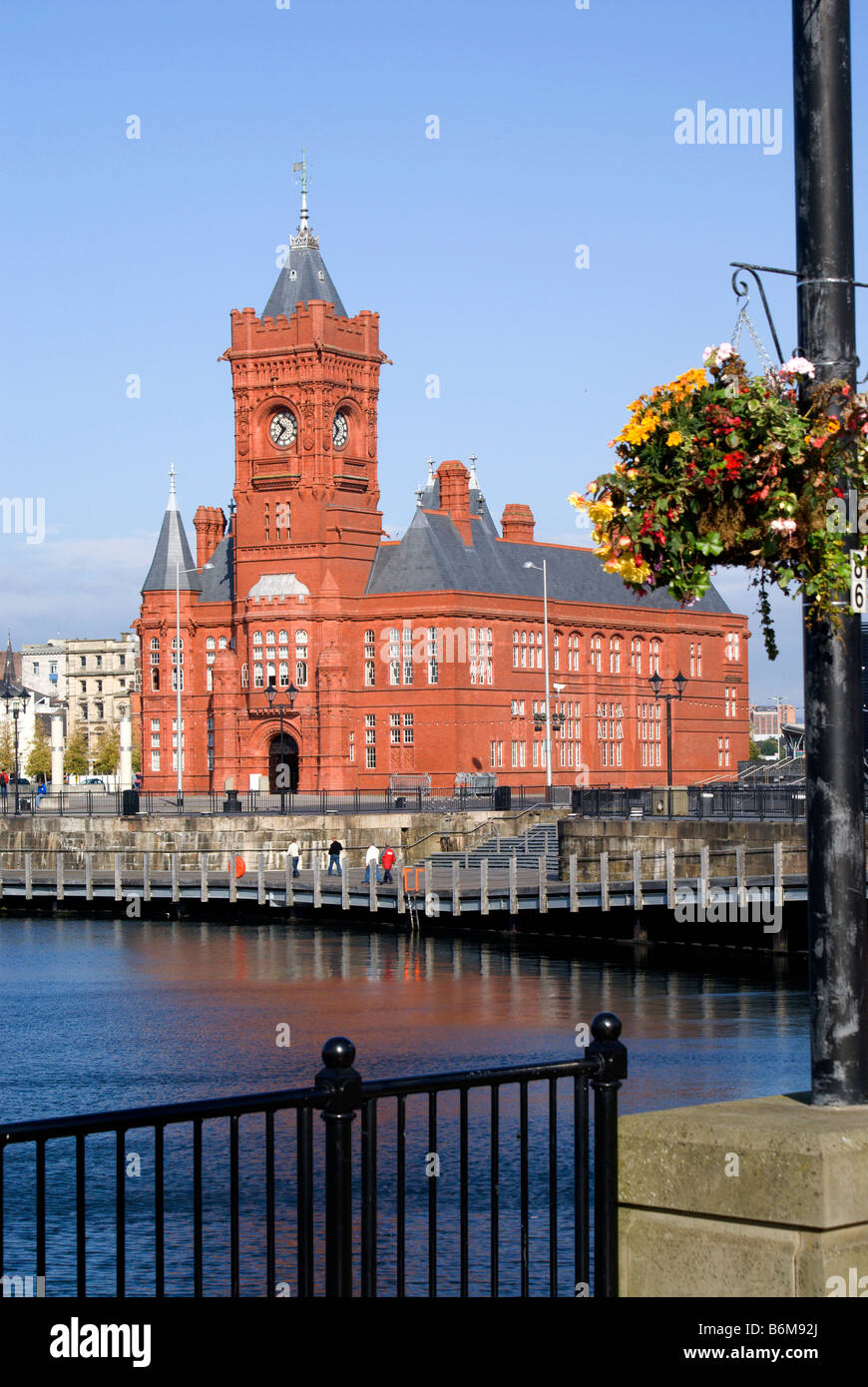Uk wales cardiff bay pierhead hi-res stock photography and images - Alamy