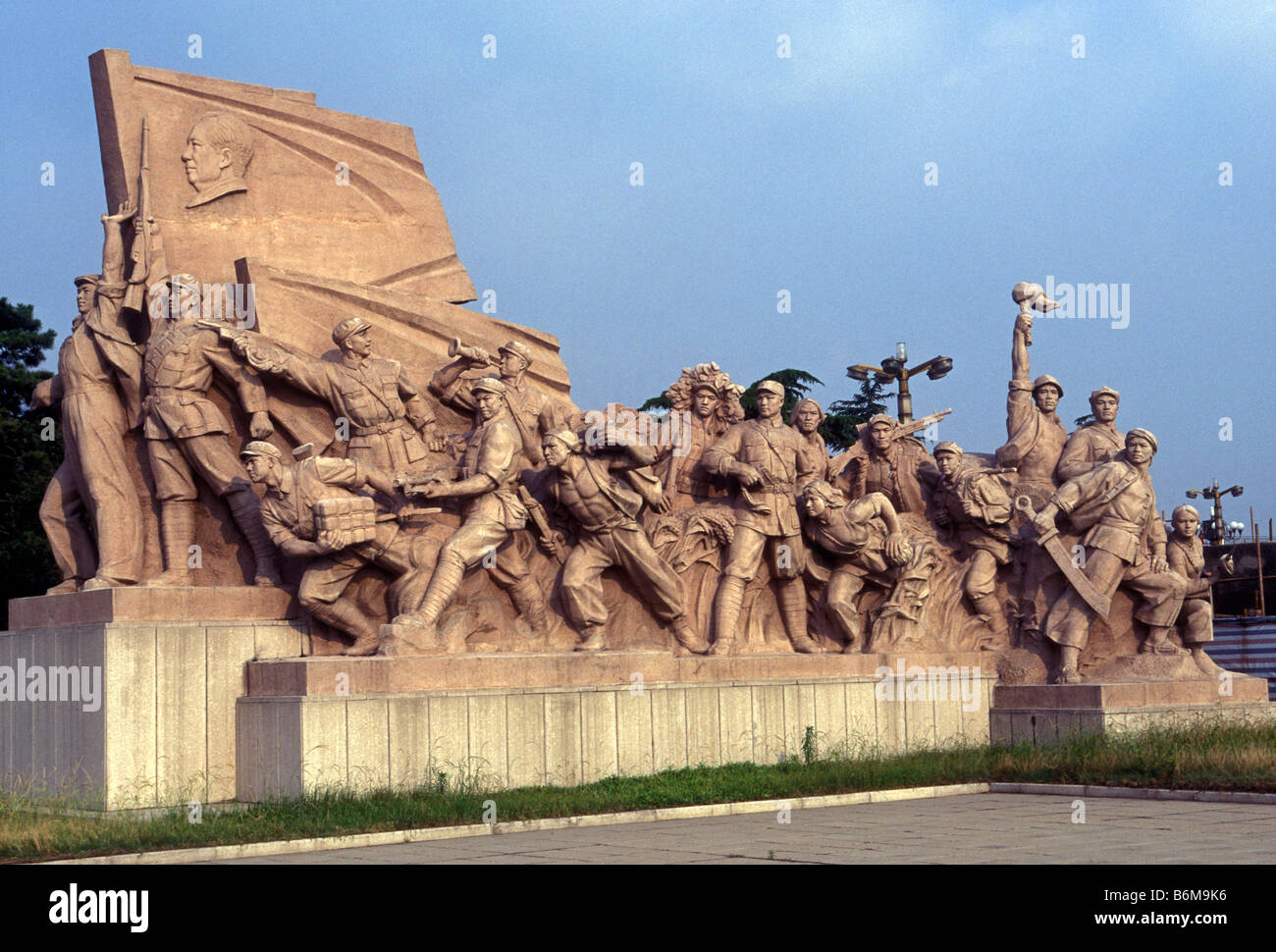 Socialist art statue, Socialist art, Communist art, stone sculpture ...