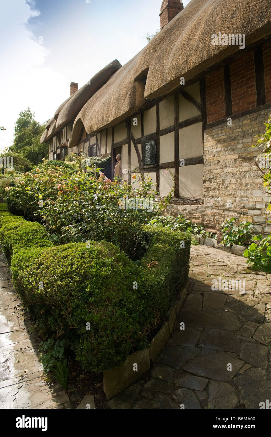 anne hathaways cottage home of william shakespeares wife shottery ...