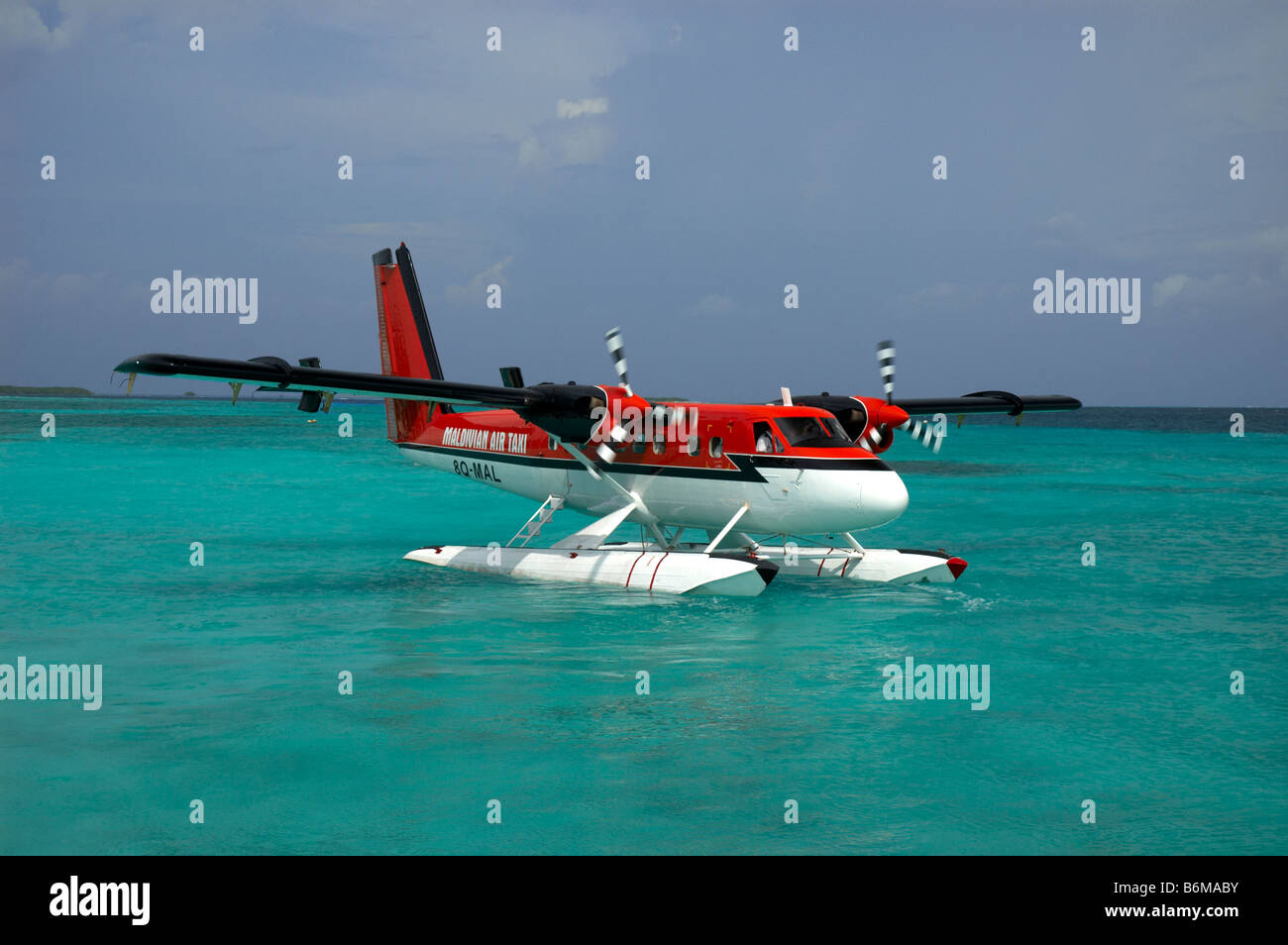 A sea-plane prepares to take-off in the Maldives Stock Photo - Alamy
