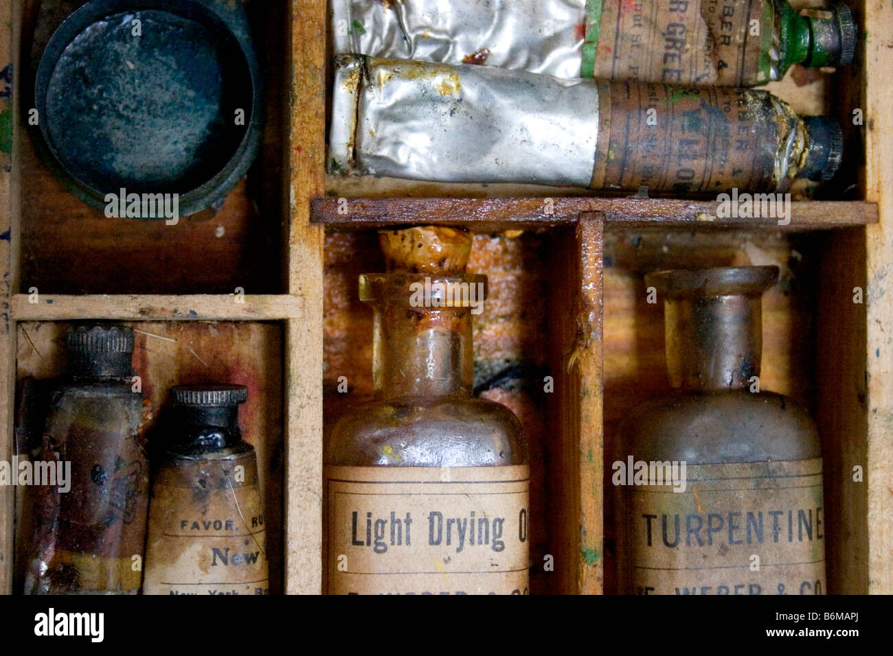 Wooden box containing old tubes of oil paint and artist supplies Stock ...