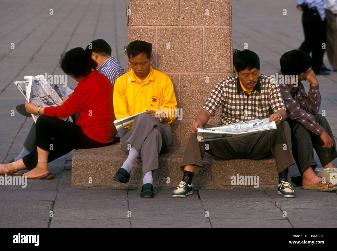 Chinese people, men and women, reading newspaper, reading newspapers ...