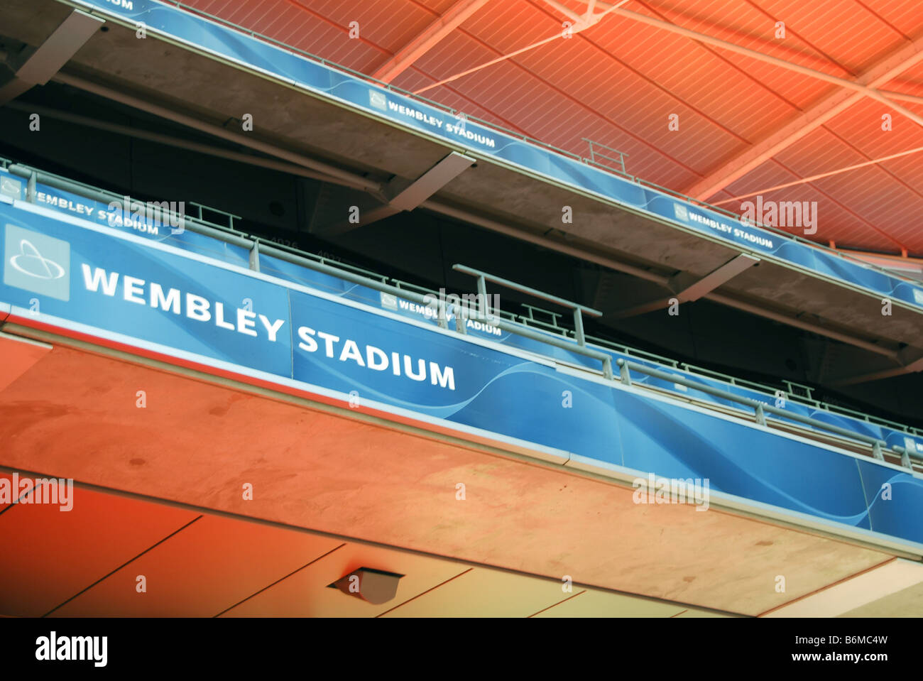 Wembley arena hi-res stock photography and images - Alamy