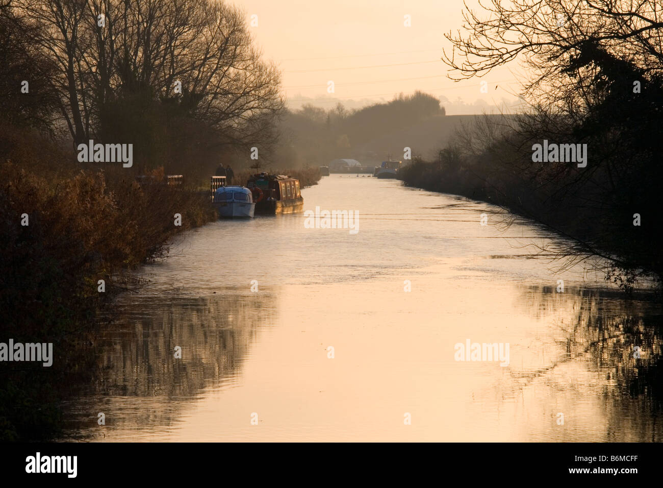 Sunrise narrow boat hi-res stock photography and images - Alamy