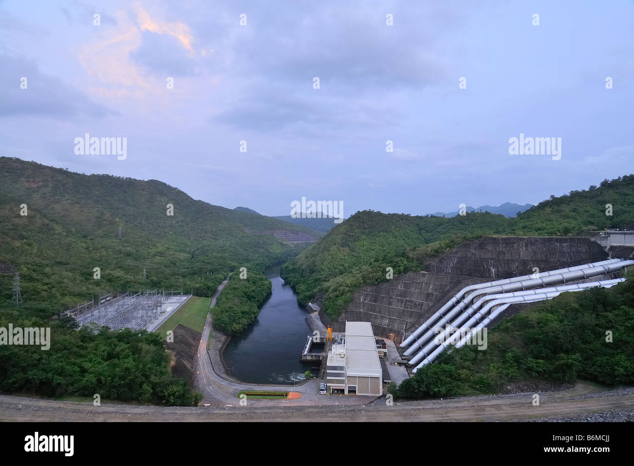 Sri nakarin dam largest rockfill hi-res stock photography and images ...