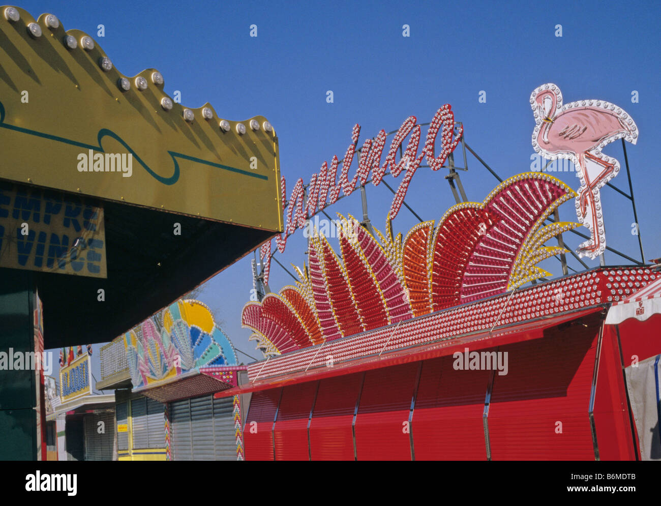 Closed down theme park hi-res stock photography and images - Alamy
