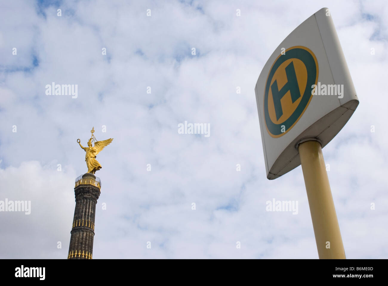 Bus stop sign berlin hi-res stock photography and images - Alamy