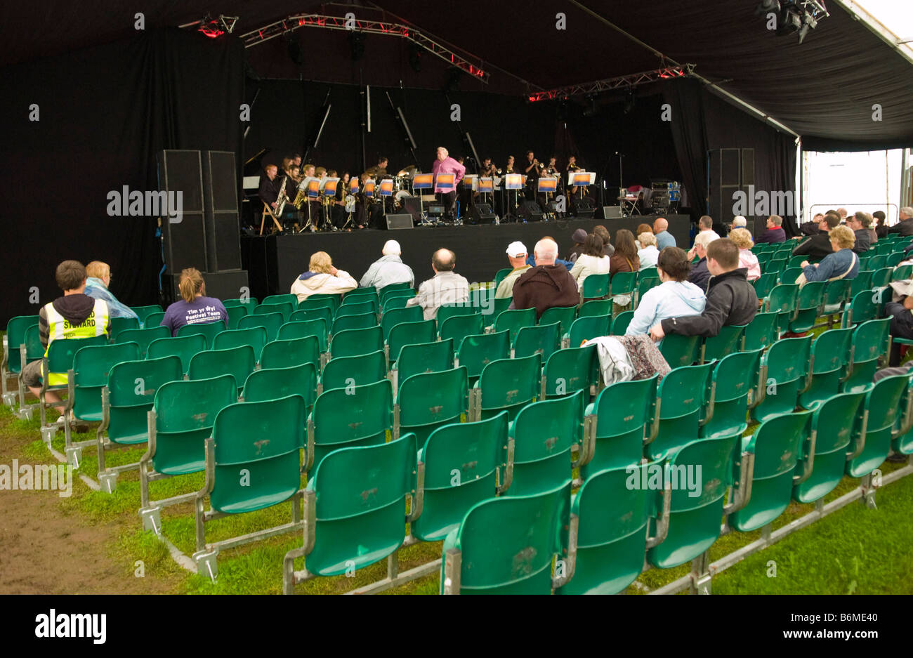 Small audience hi-res stock photography and images - Alamy