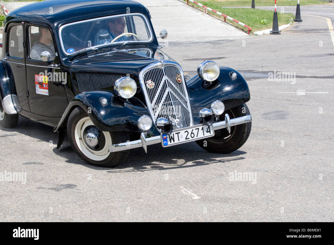 Citroen 4cv hi-res stock photography and images - Alamy