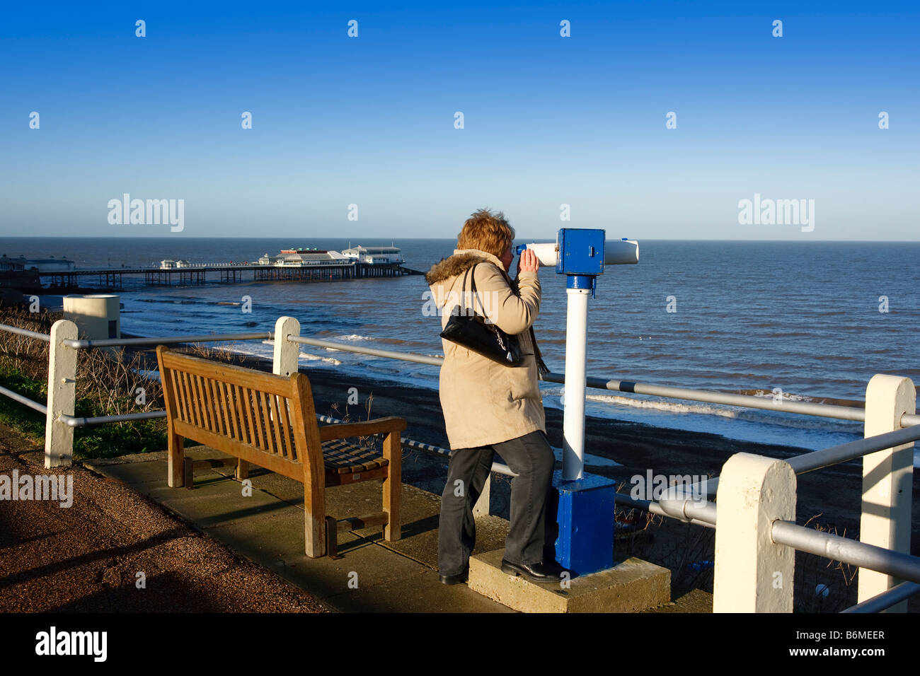 Cromer cliff walk hi-res stock photography and images - Alamy