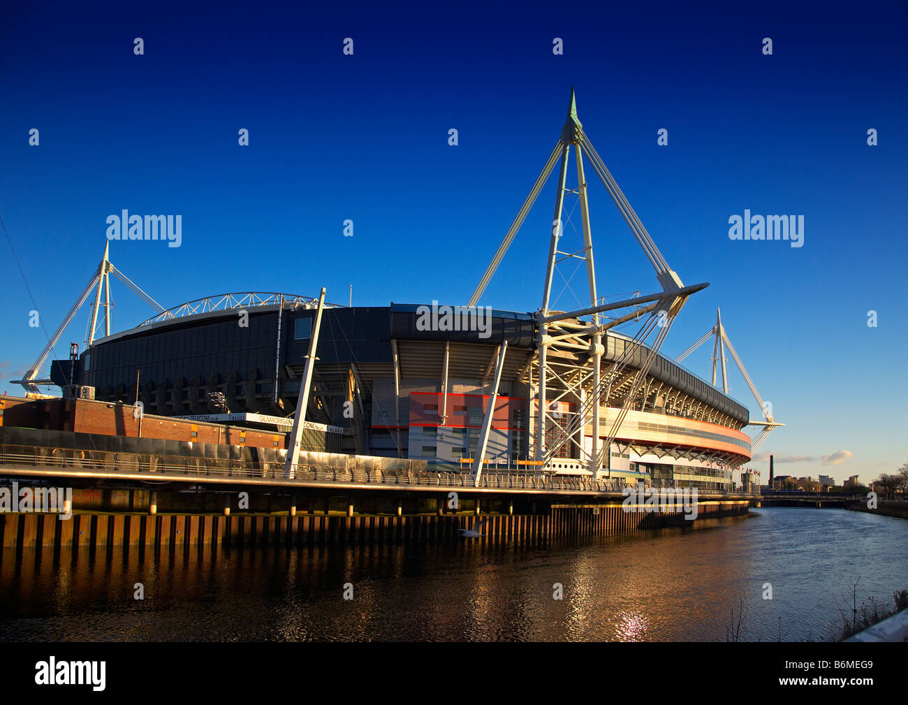 Cardiff stadium sport hi-res stock photography and images - Alamy