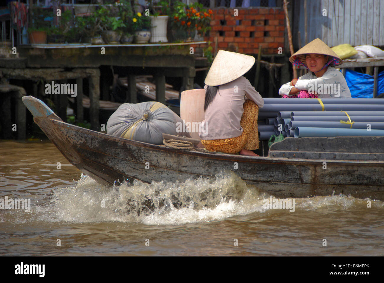 Two women on working sampan, Vinh Long, Mekong Delta Vietnam Stock ...