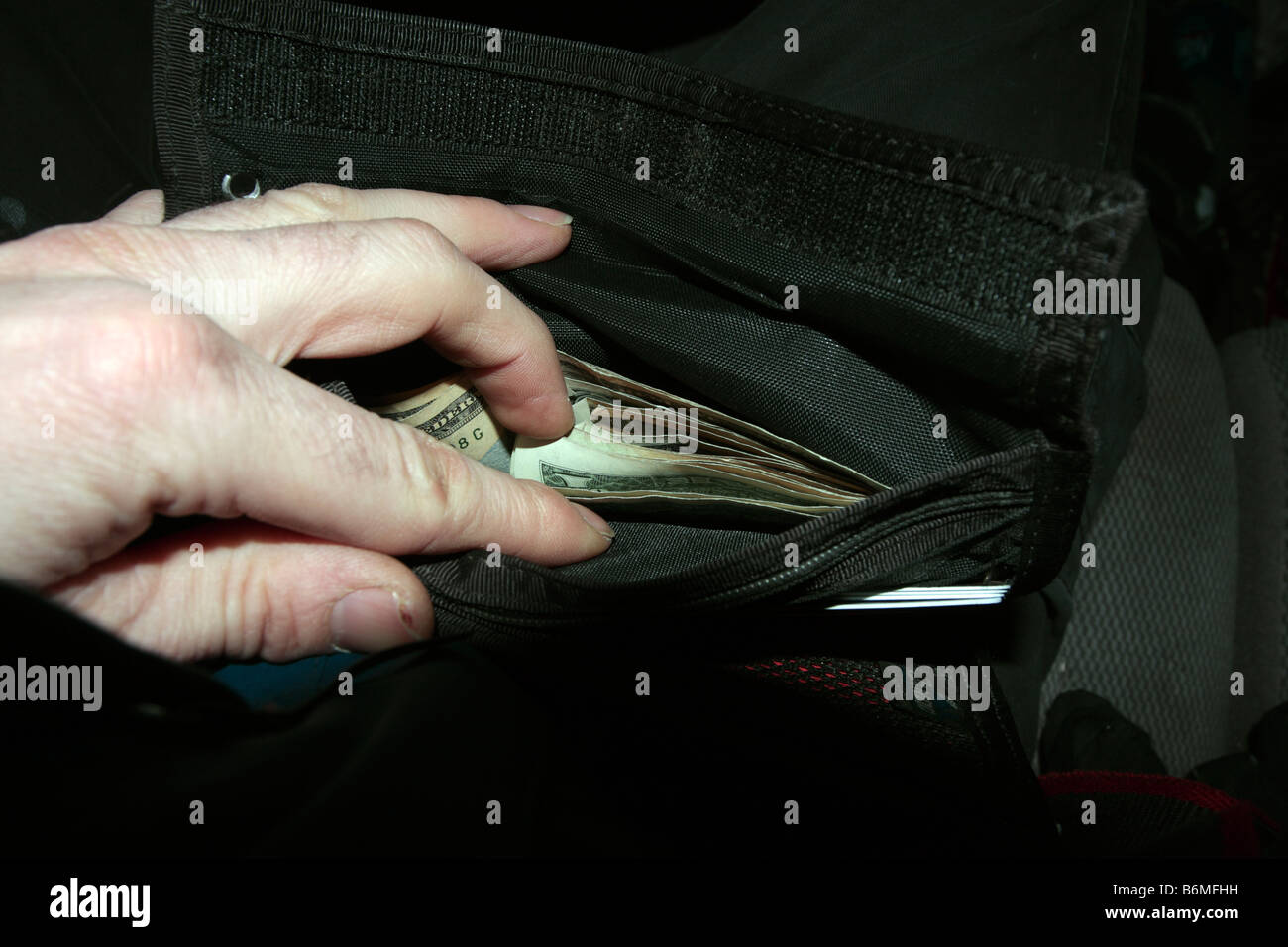 Wallet us dollar bills hi-res stock photography and images - Alamy