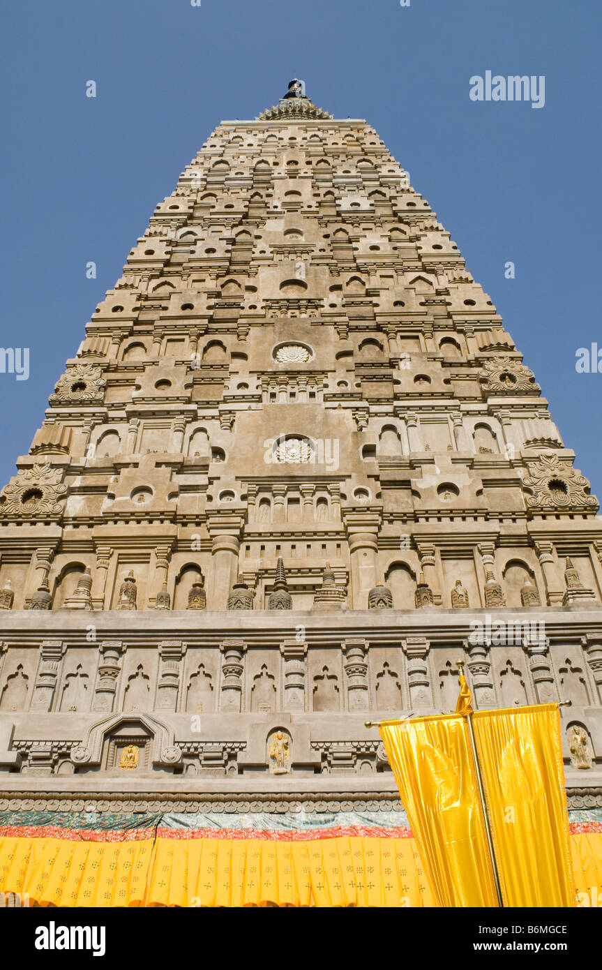 Low angle view of a temple, Mahabodhi Temple, Bodhgaya, Gaya, Bihar ...