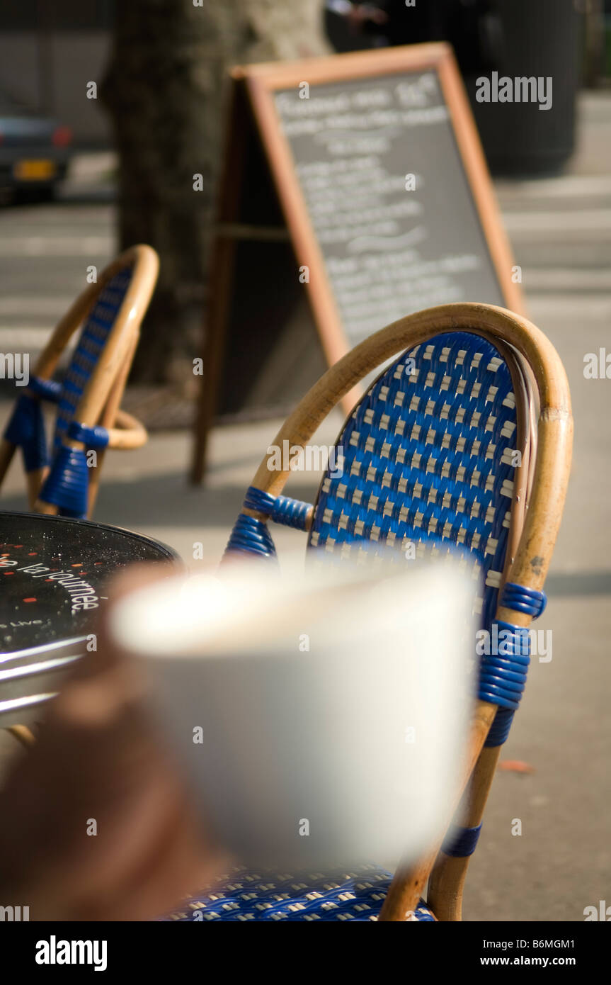 Paris cafe in spring hi-res stock photography and images - Alamy