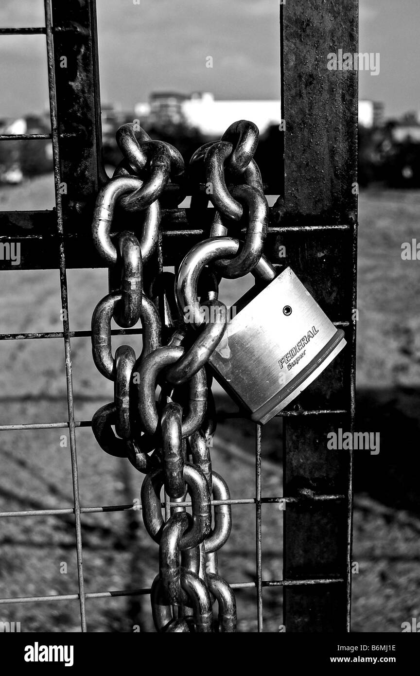 Chain with padlock hi-res stock photography and images - Alamy