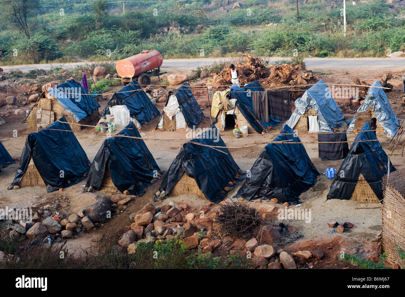Temporary shelters hi-res stock photography and images - Alamy