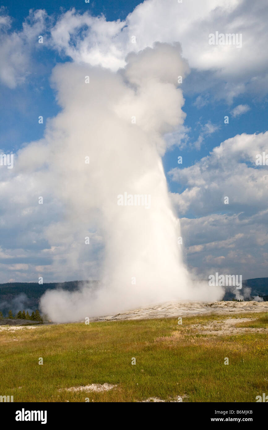 Old faithful erupt hi-res stock photography and images - Alamy