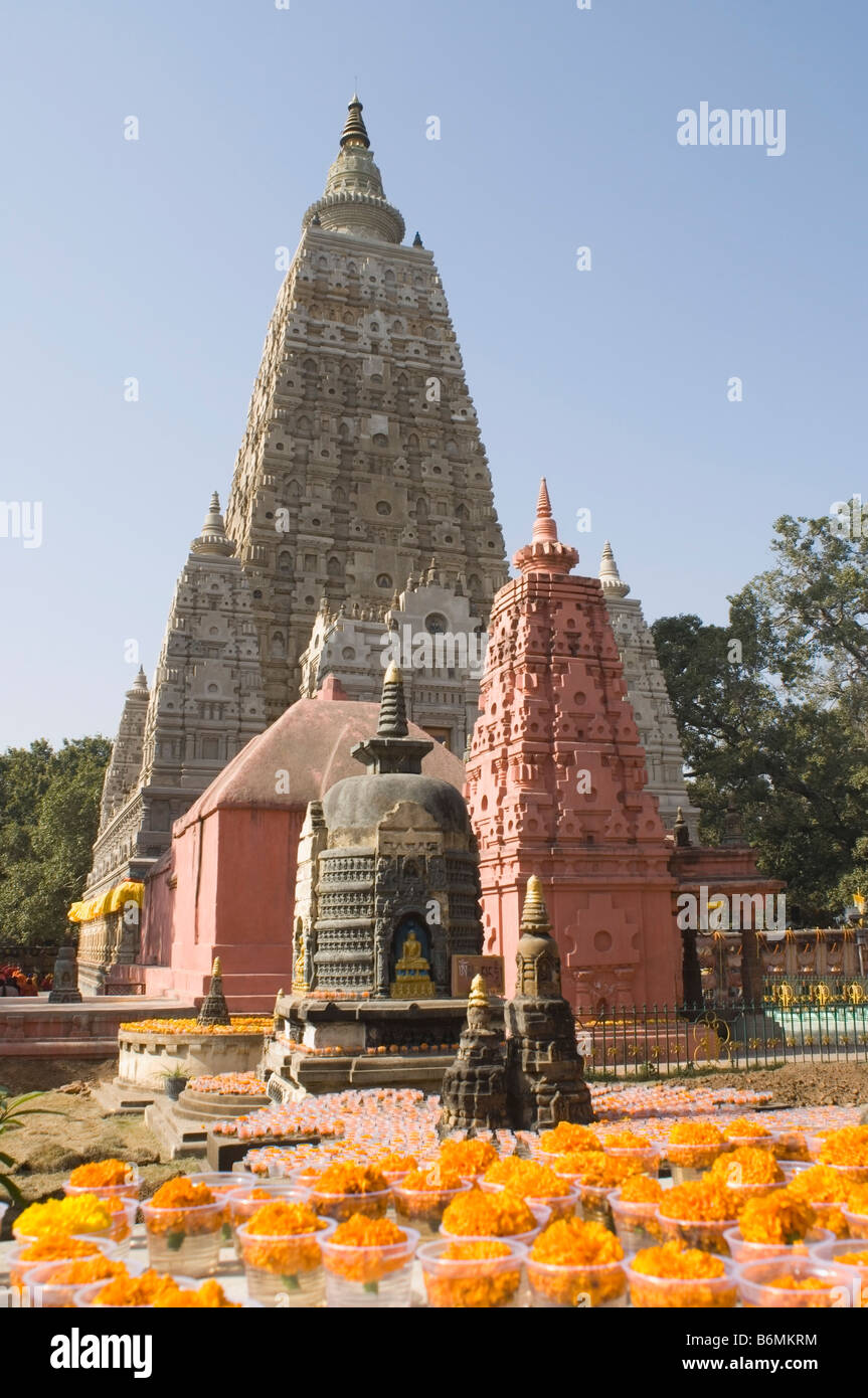 Low angle view of a temple, Mahabodhi Temple, Bodhgaya, Gaya, Bihar ...