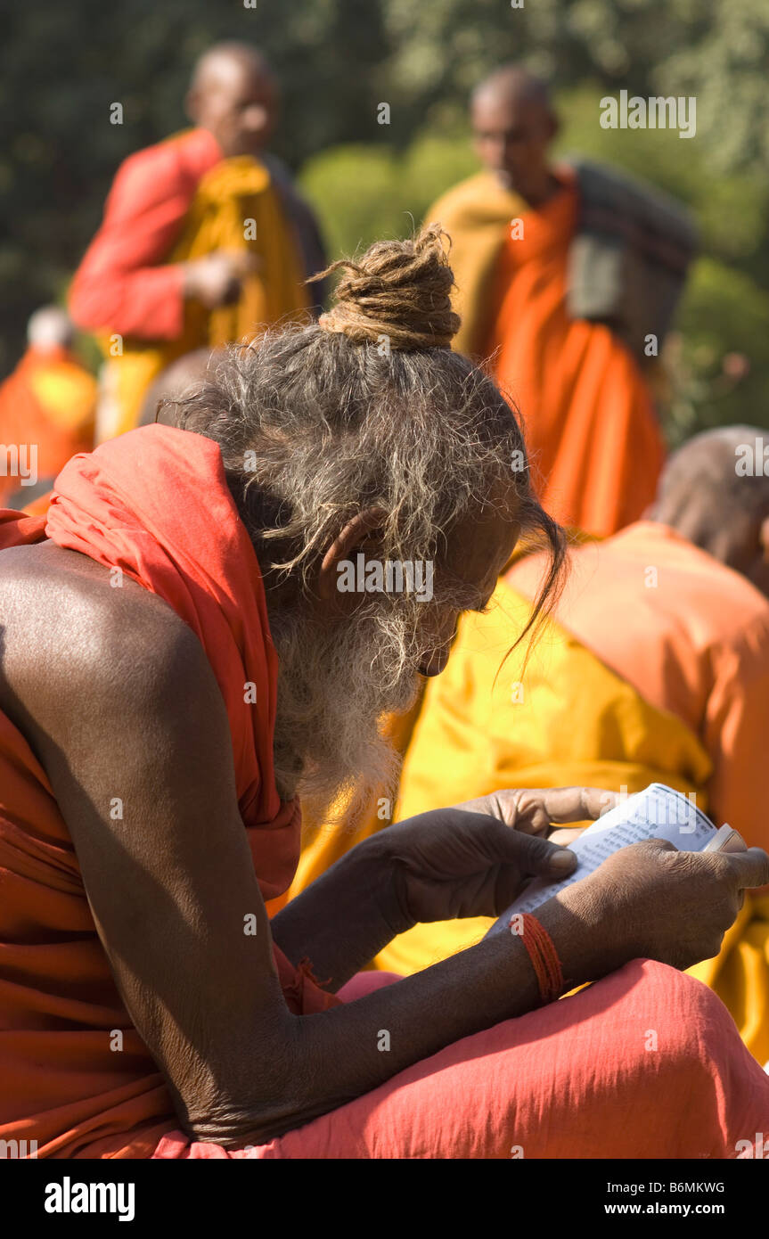Monks reading book hi-res stock photography and images - Alamy