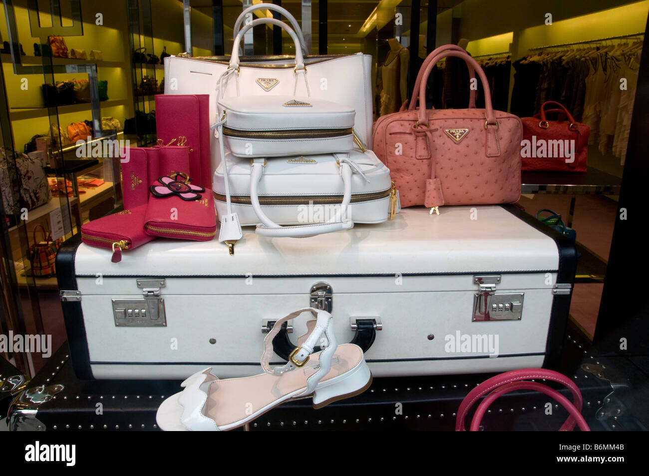 Fashion in Kensington and Knightsbridge modern trendy trend show shop ...