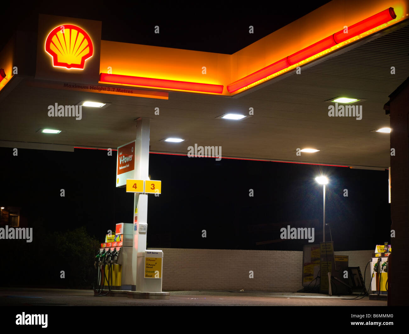 Shell gas station night car hi-res stock photography and images - Alamy