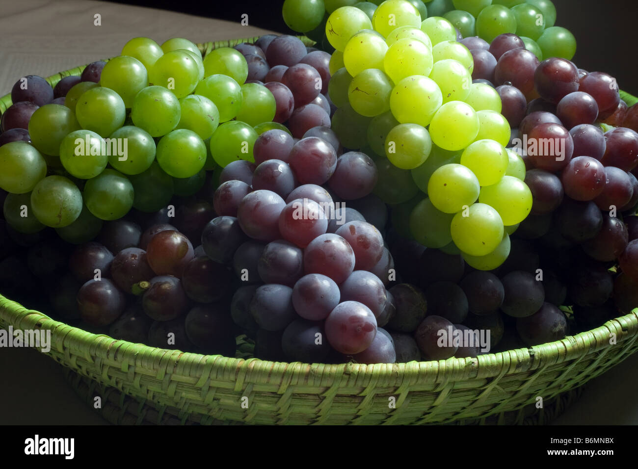 Table grapes clusters hi-res stock photography and images - Alamy
